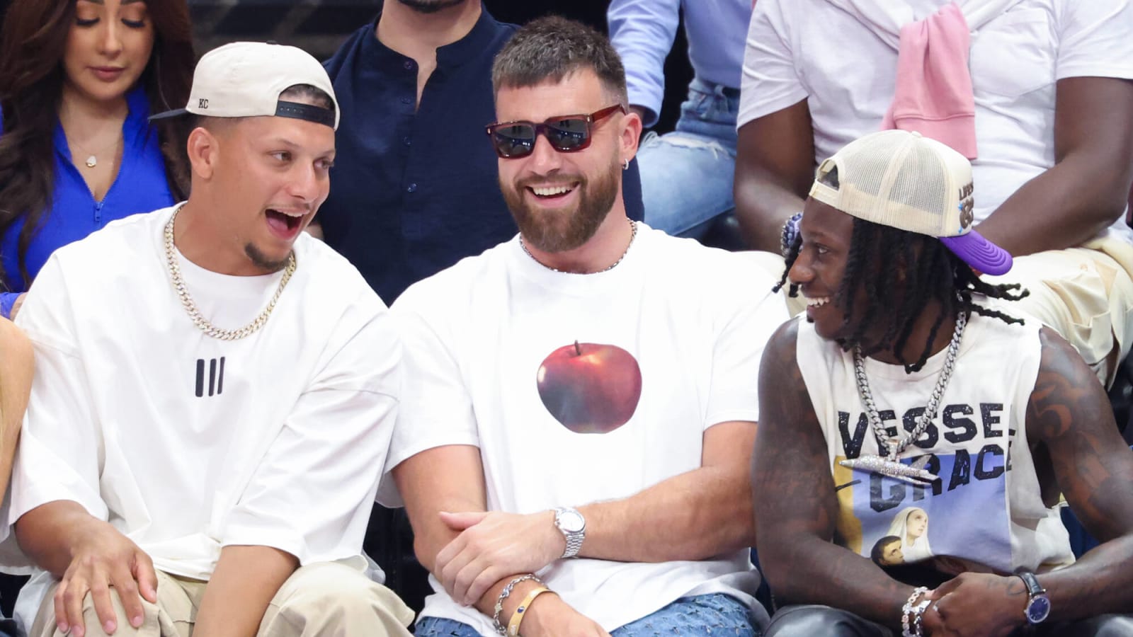 Chiefs TE Travis Kelce puzzled by crowd inexplicably booing him at ...