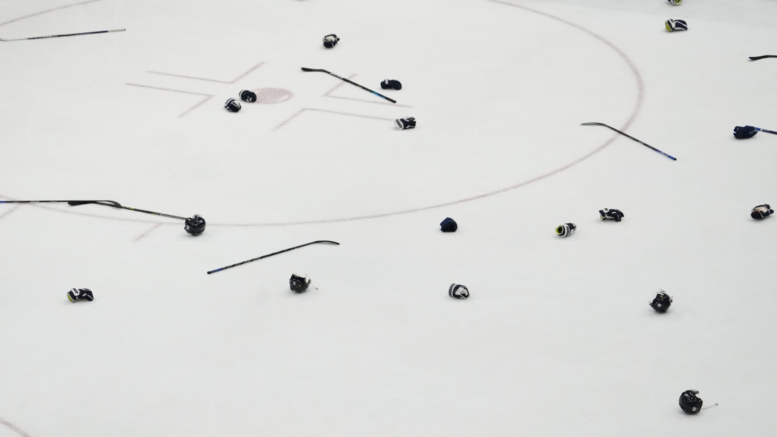 Legendary Blackhawks star Bill Hay passes away at 88 | Yardbarker