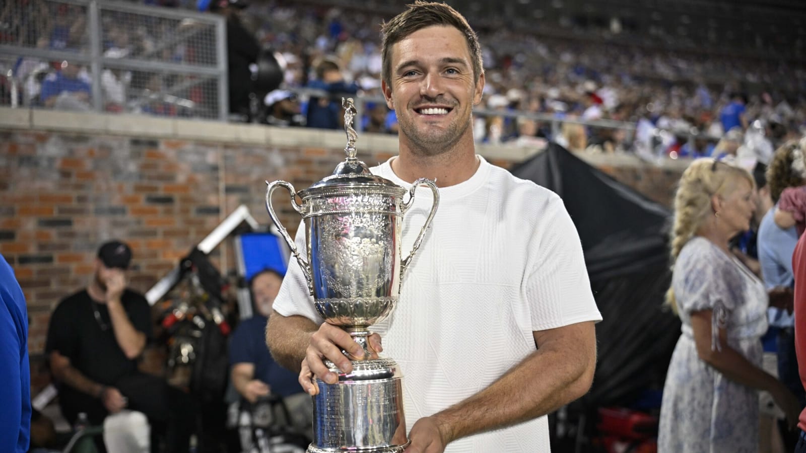 Bryson DeChambeau nearly gets his hands taken off trying to catch ...