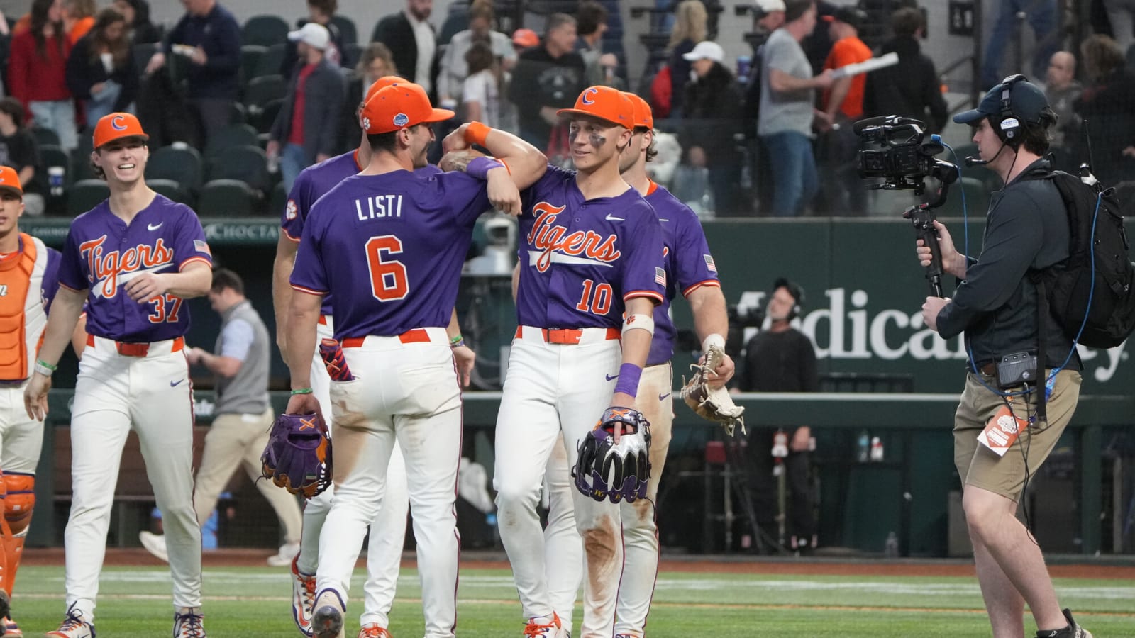 College baseball team pulled off awesome hidden ball trick | Yardbarker