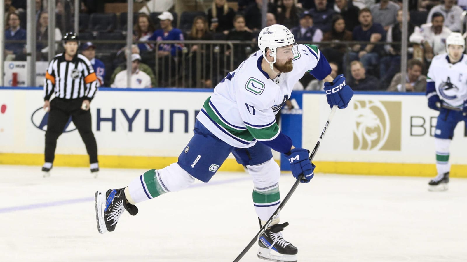 Canucks beat Islanders to jump back to first in NHL’s Western ...