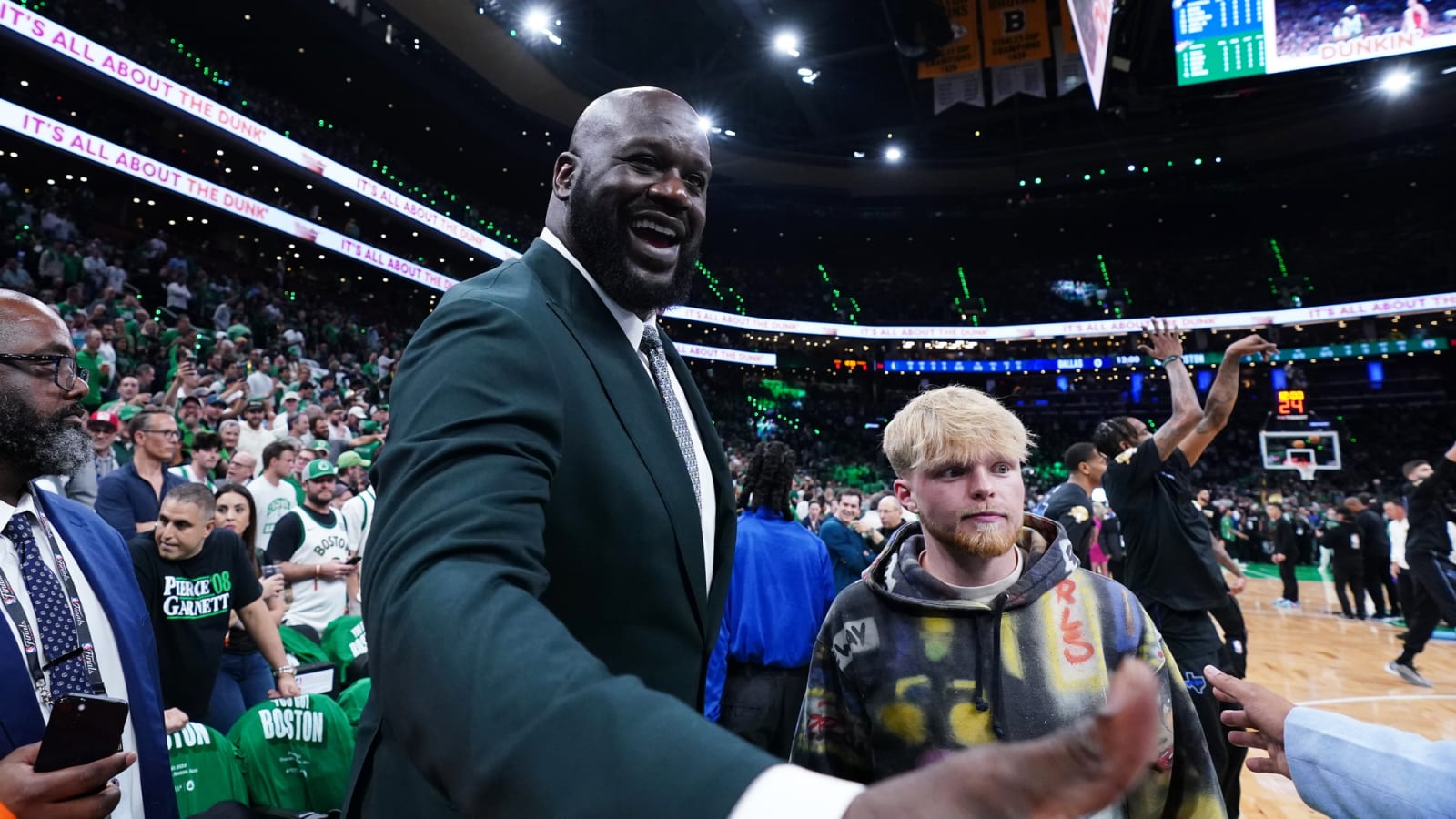 Shaquille O’Neal Apologizes To Drake For Posting Edited Picture ...