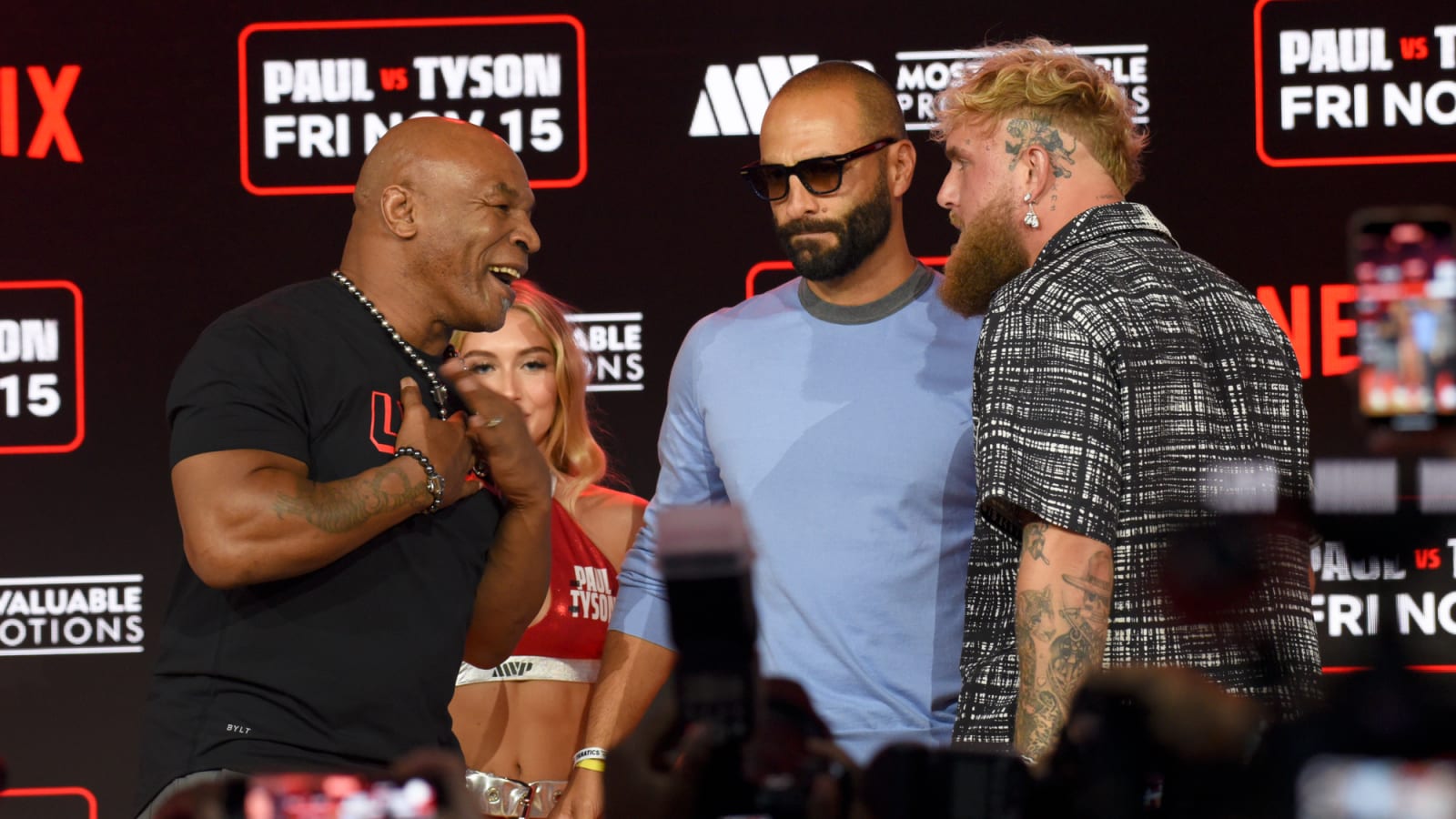 Mike Tyson puts his hands on Jake Paul during press conference | Yardbarker
