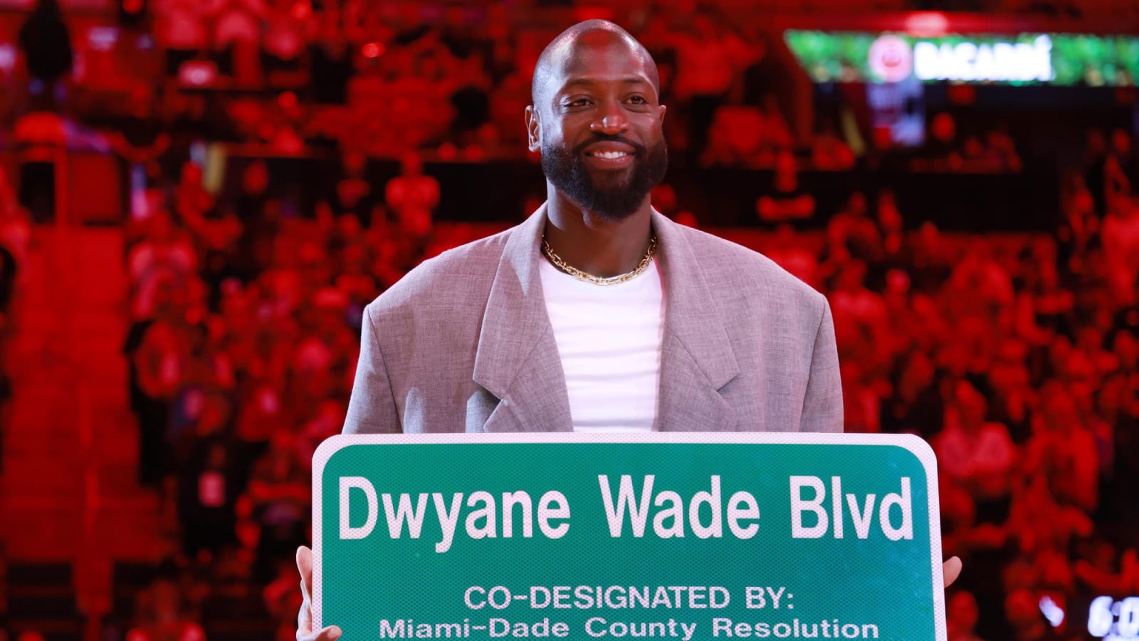 Dwyane Wade On Isiah Thomas’ Angry Reaction Upon Seeing Michael Jordan ...