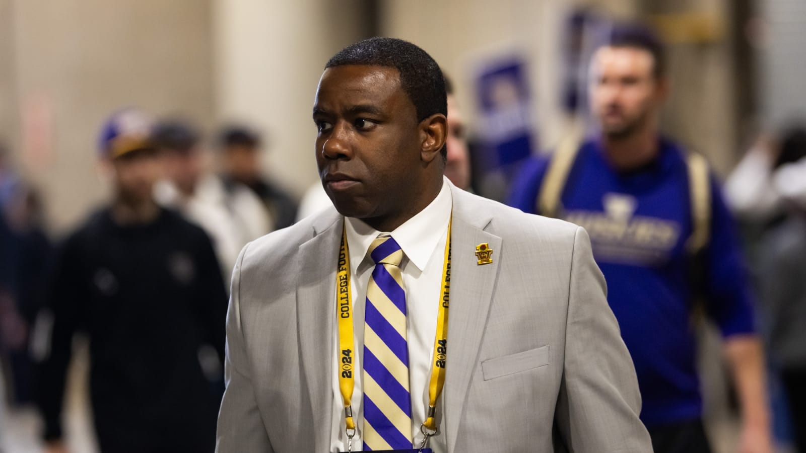 Alabama WR coach explains why he watched Tennessee’s fans rush field ...