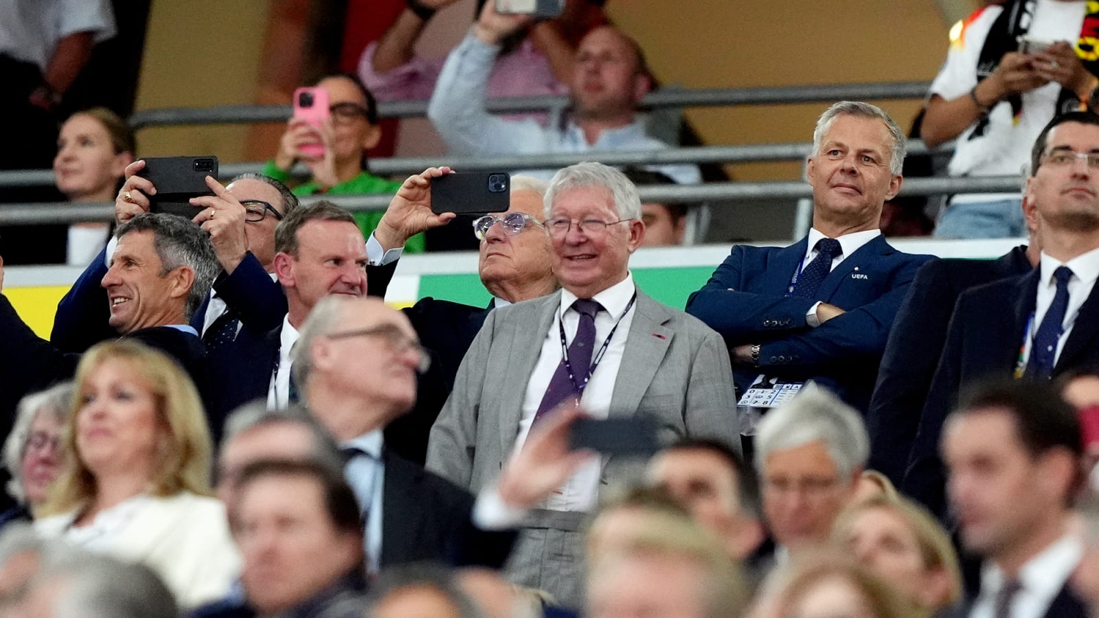 Sir Alex’s first-ever signing names his top-five United players of all ...