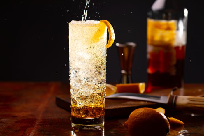20 classic cocktails everyone should know how to make at home | Yardbarker