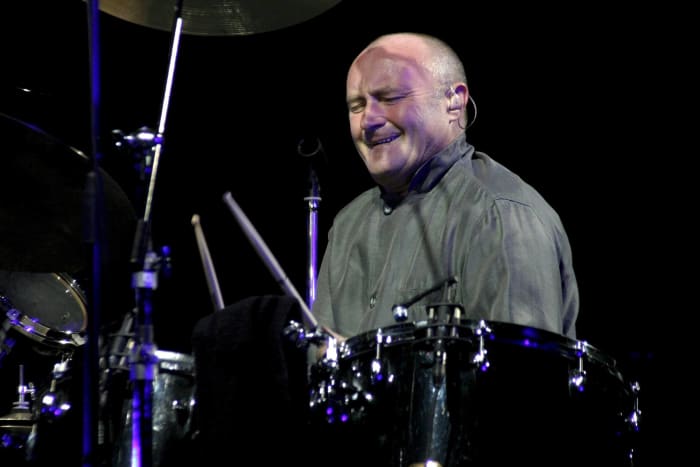 20 iconic singers who were also the best musician in their band ...