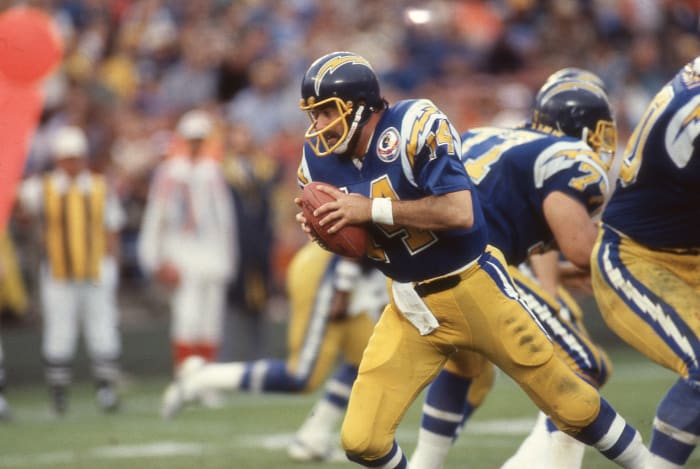 How did every NFL Hall of Fame QB fare in their final season? | Yardbarker