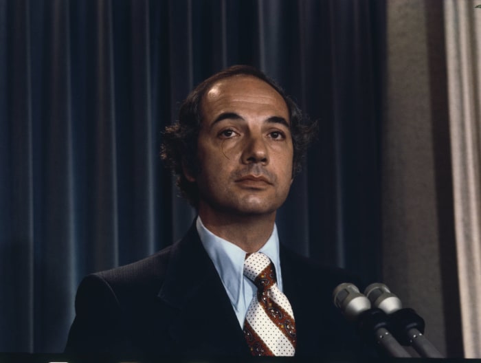 Live from New York, really? The least likely 'SNL' hosts | Yardbarker