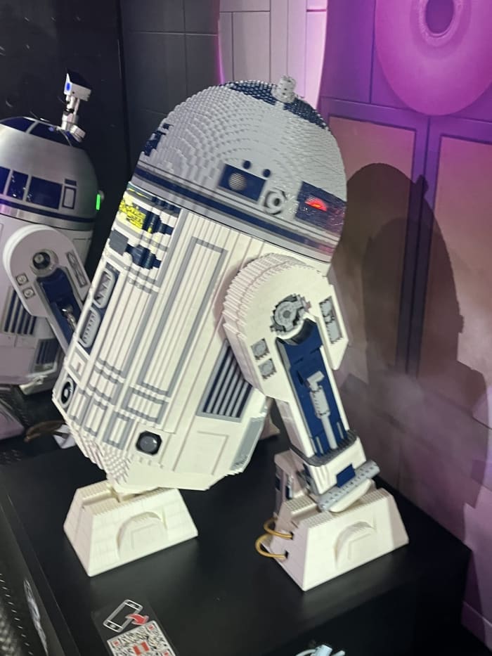 LEGO Brings Life-Size R2D2 and Jedi Vader STAR WARS Models to SDCC 2024 ...
