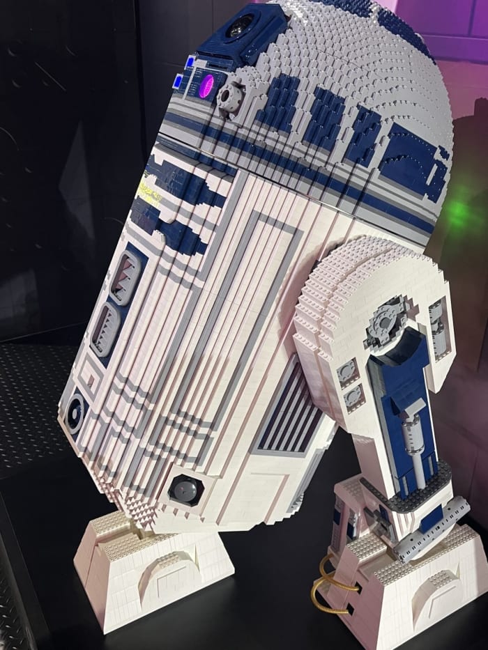 LEGO Brings Life-Size R2D2 and Jedi Vader STAR WARS Models to SDCC 2024 ...