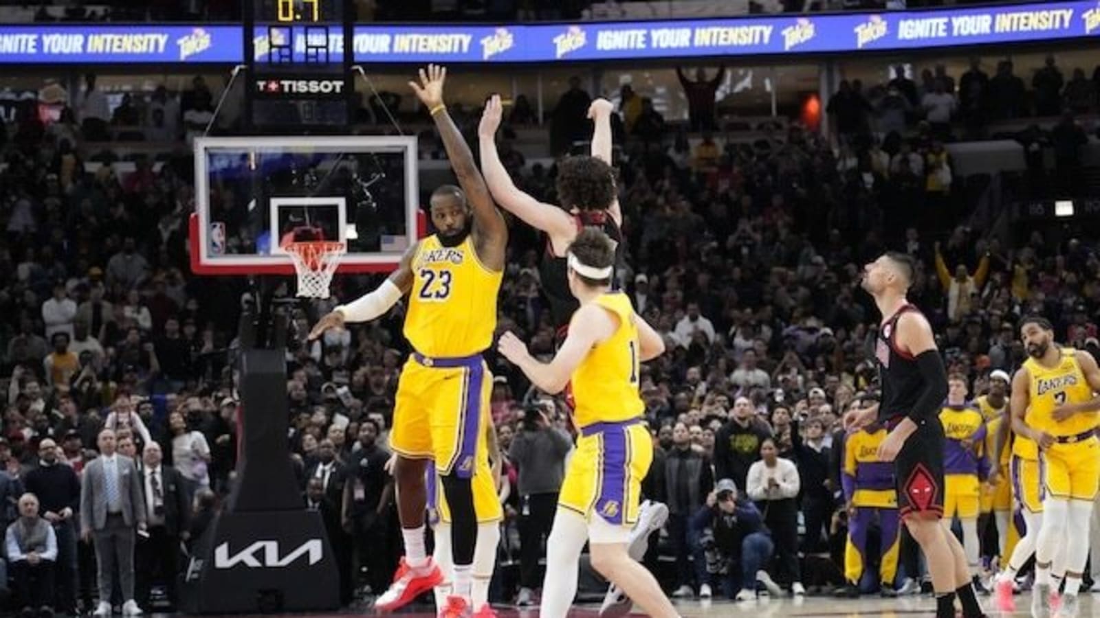 LeBron James Breaks Down Final Minute Of Lakers’ Loss To Bulls ...