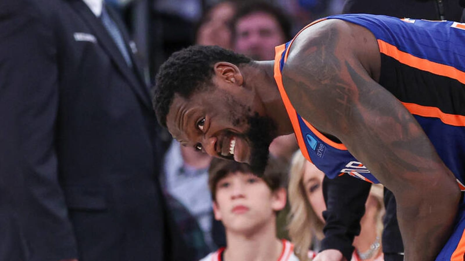 Randle suffers potentially significant injury on awkward fall | Yardbarker