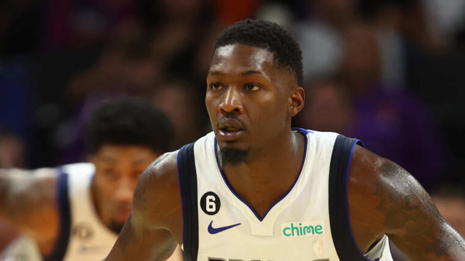 Mavericks' Finney-Smith nails unsuspecting fan with bad pass | Yardbarker