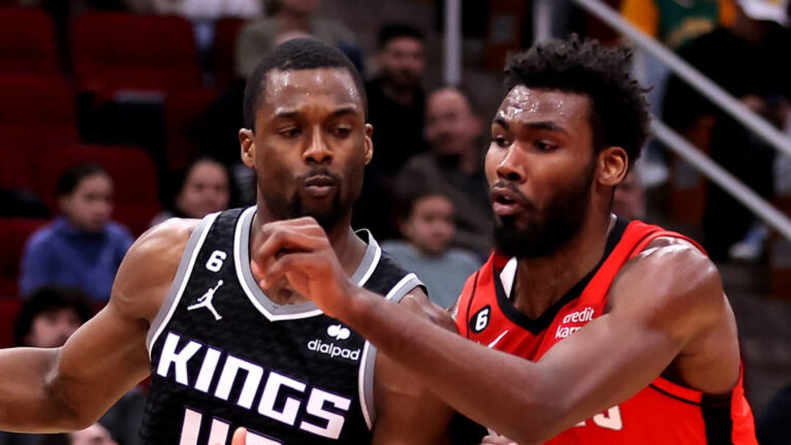Controversial foul call helps Kings steal win over Rockets | Yardbarker