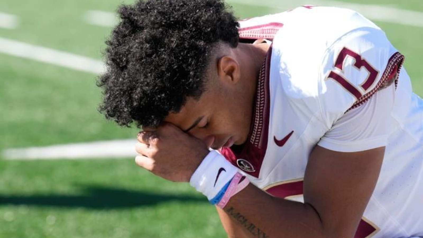 FSU QB Jordan Travis Suffers Gruesome Leg Injury | Yardbarker