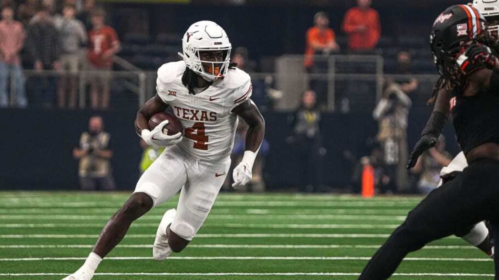 Report: Texas RB CJ Baxter Suffers Injury at Practice | Yardbarker
