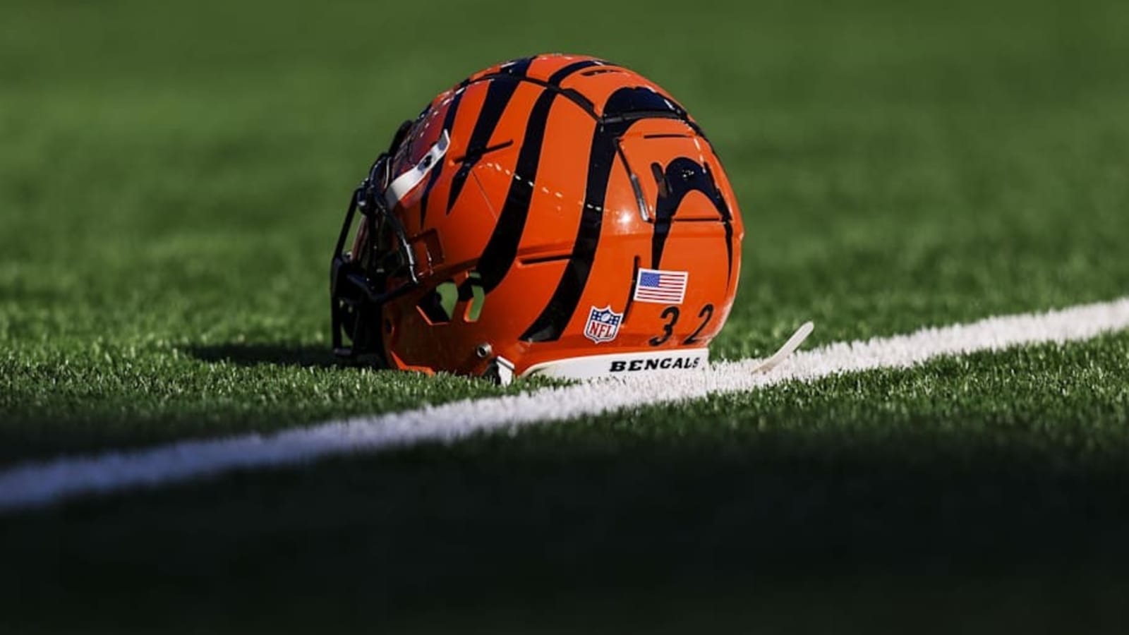 Bengals Sign Defensive End Isaiah Thomas From Practice Squad, Waive ...