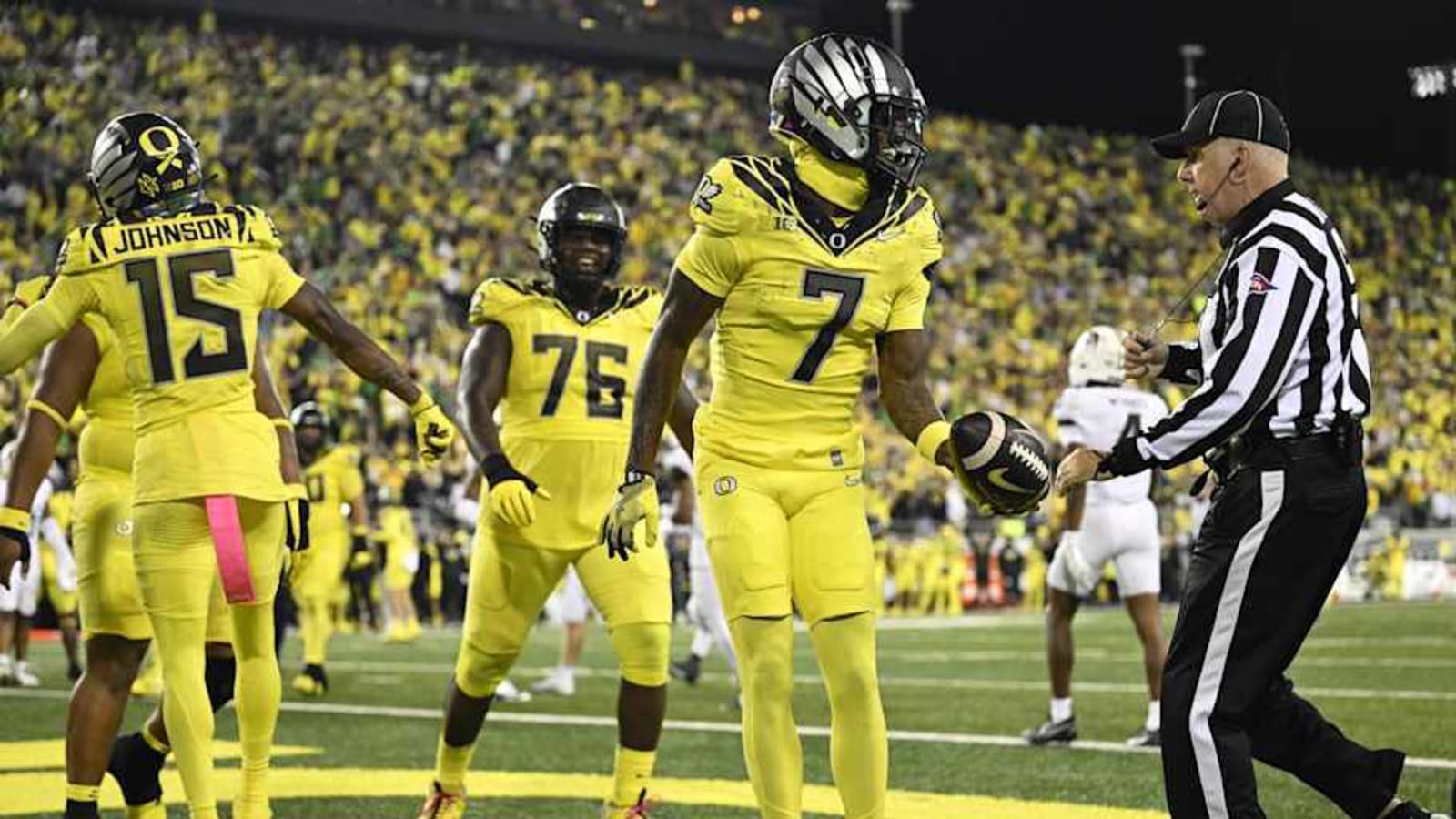 Oregon Ducks Wide Receiver Evan Stewart Injured Against Michigan State ...