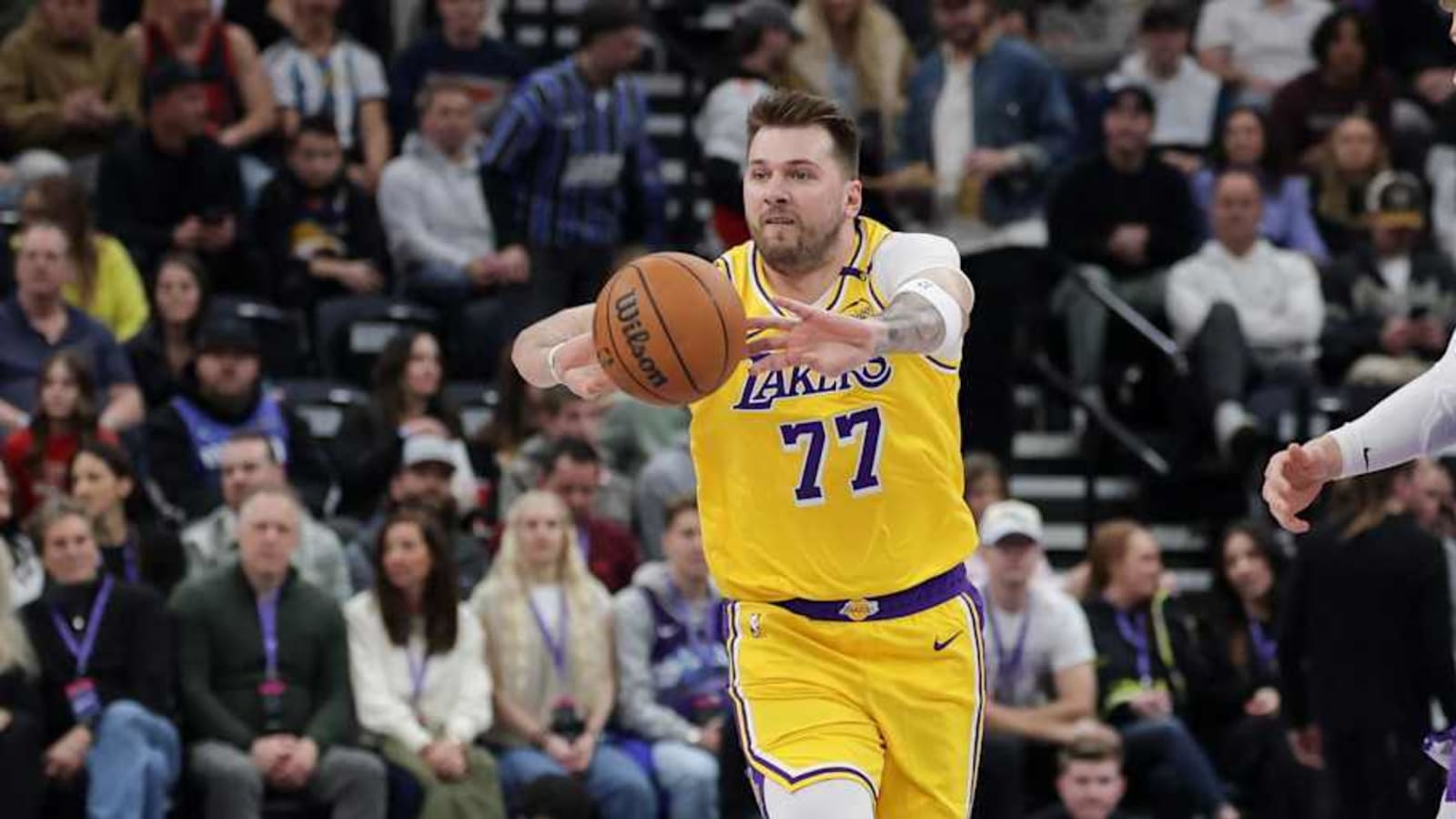 Luka Doncic's Touchdown Pass To LeBron James Went Viral In Hornets ...