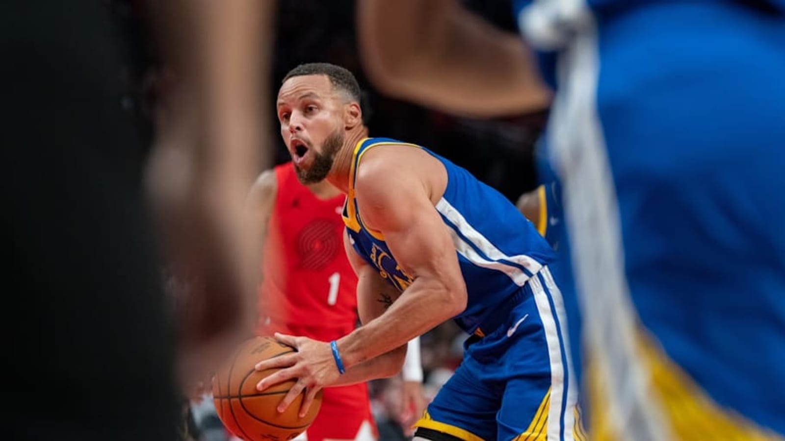 Steph Curry Throws No-Look Pass In Warriors-Pelicans Game | Yardbarker