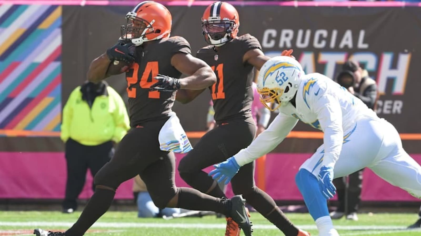 Chargers free agency targets: Pros and cons of signing RB Nick Chubb ...