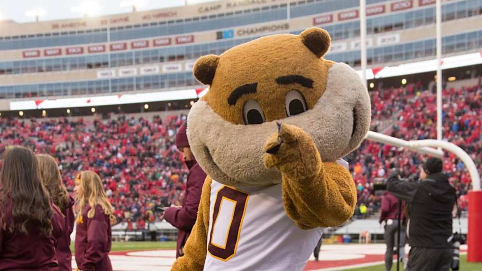 Gophers targeting one of the top-10 JUCO football players in the ...