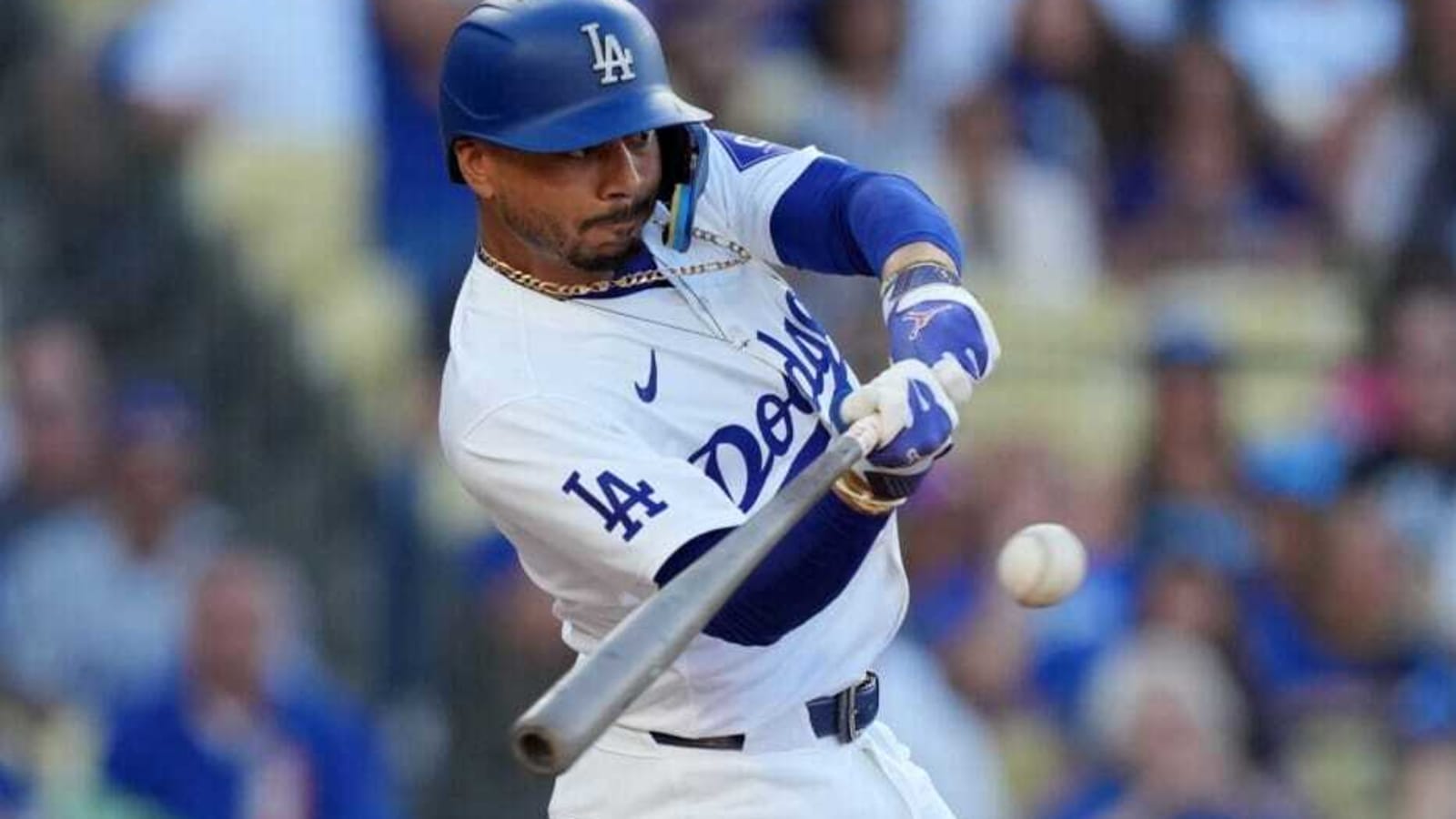 Mookie Betts Cleared To Hit Soft Toss & Off Tee | Yardbarker