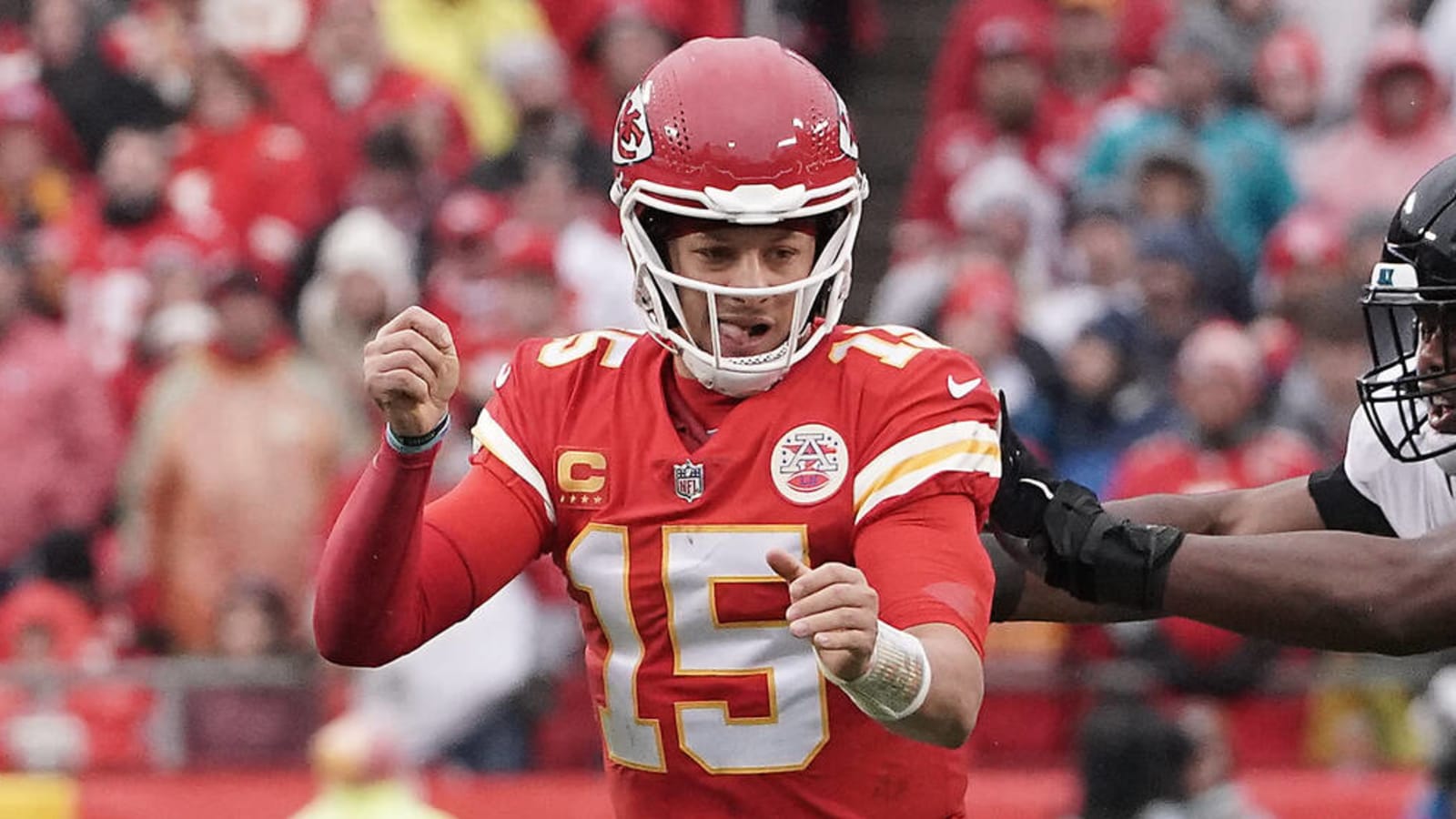 Mahomes returns after exiting in first half with ankle injury | Yardbarker