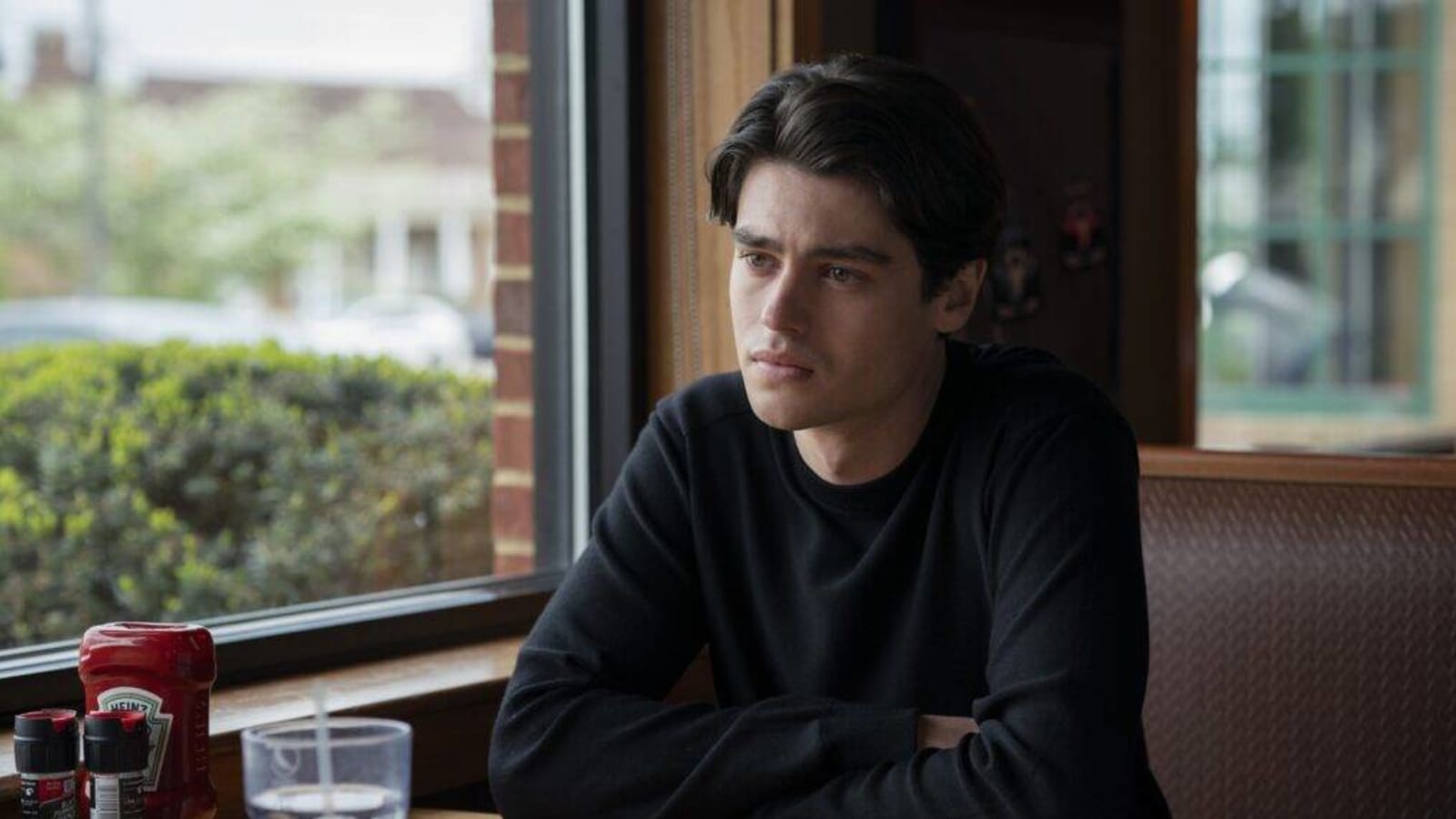 Felix Mallard Compares His ‘Ginny & Georgia’ & ‘Turtles All the Way ...