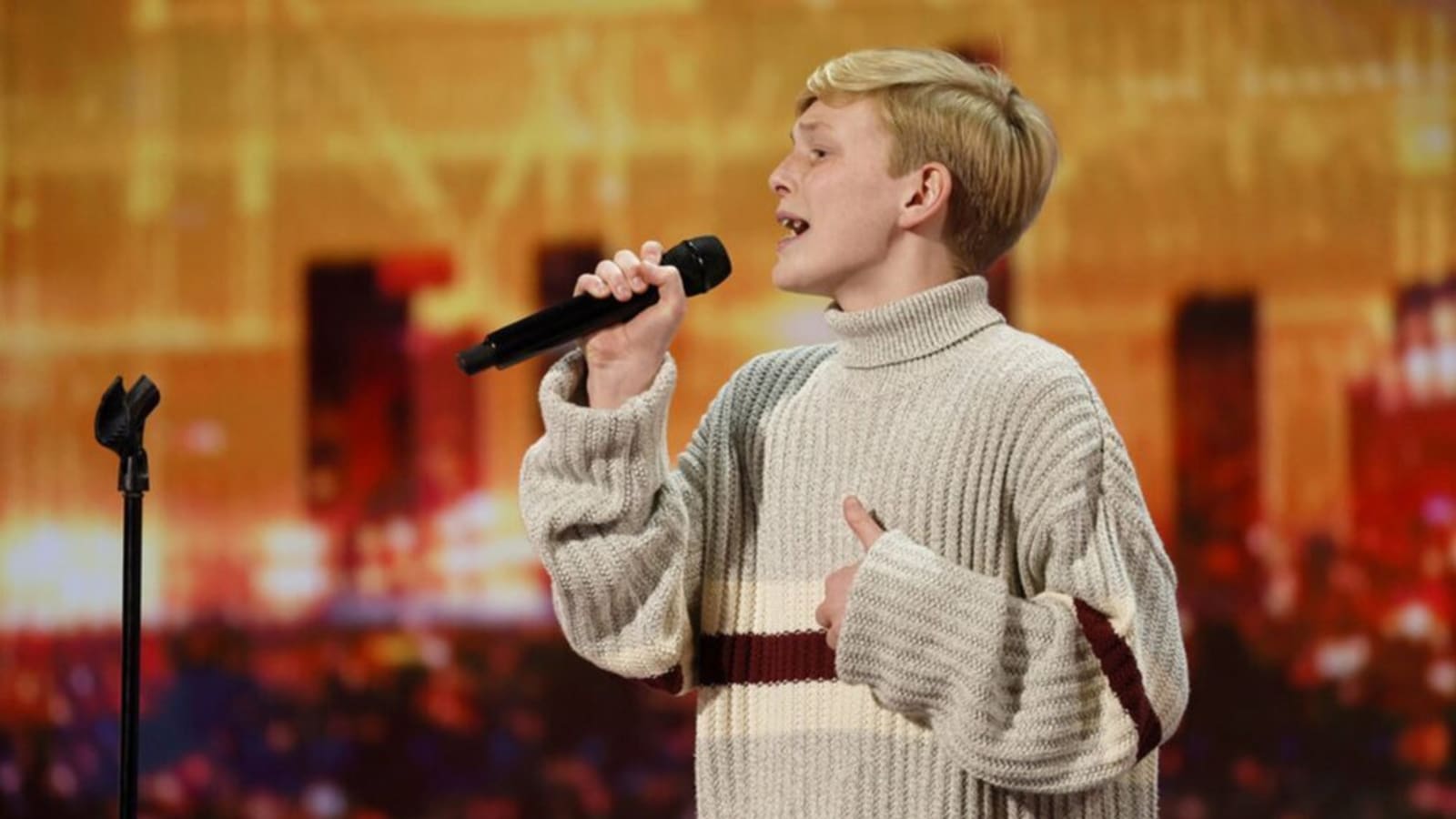 ‘America’s Got Talent’: Howie Mandel Makes 14-Year-Old Singer Cry With ...