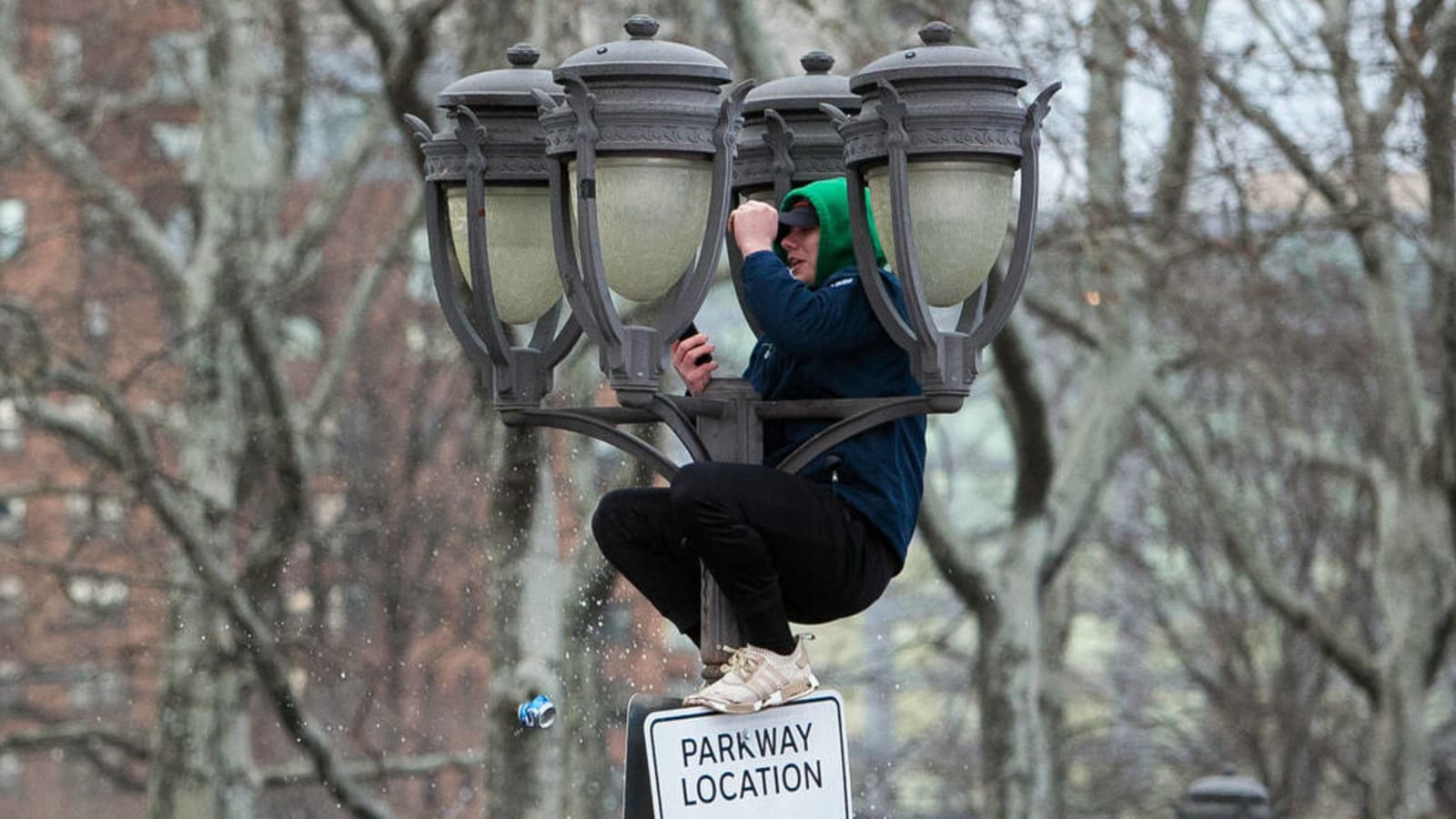 Philly 101: How to ungrease a pole in five days | Yardbarker