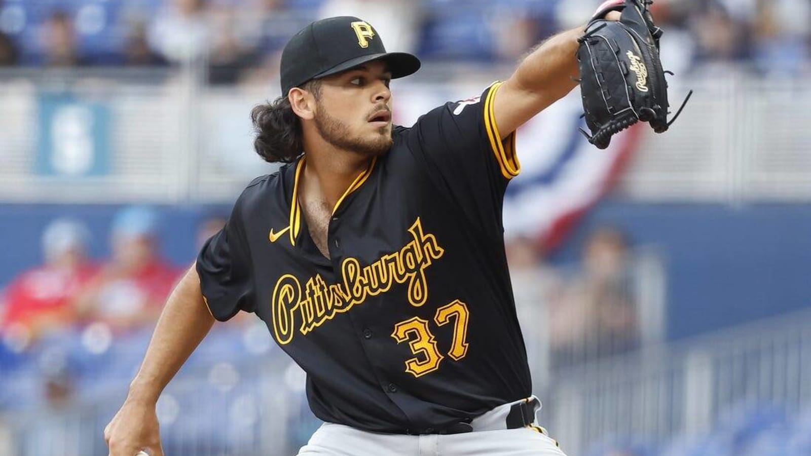 Pirates' Jared Jones whiffs 10 Marlins, wins MLB debut | Yardbarker