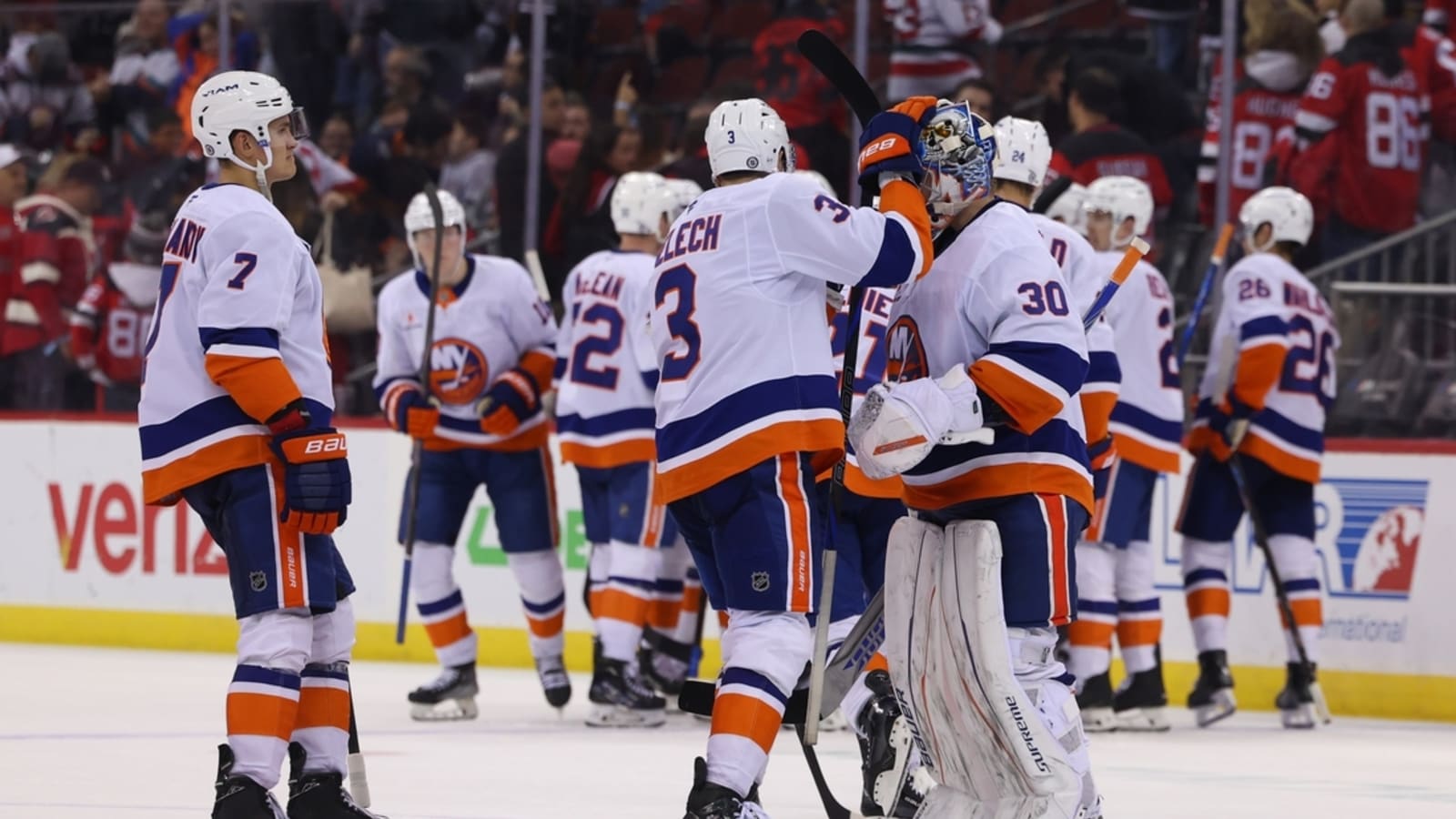 Islanders ride momentum of OT win into clash vs. Panthers | Yardbarker