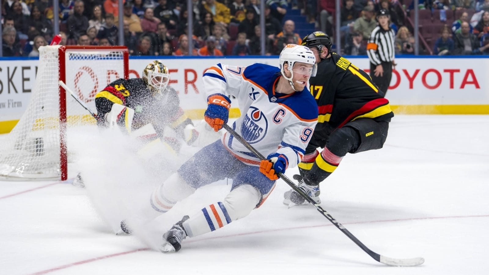 Oilers score 4 goals in third to pull away from Canucks | Yardbarker