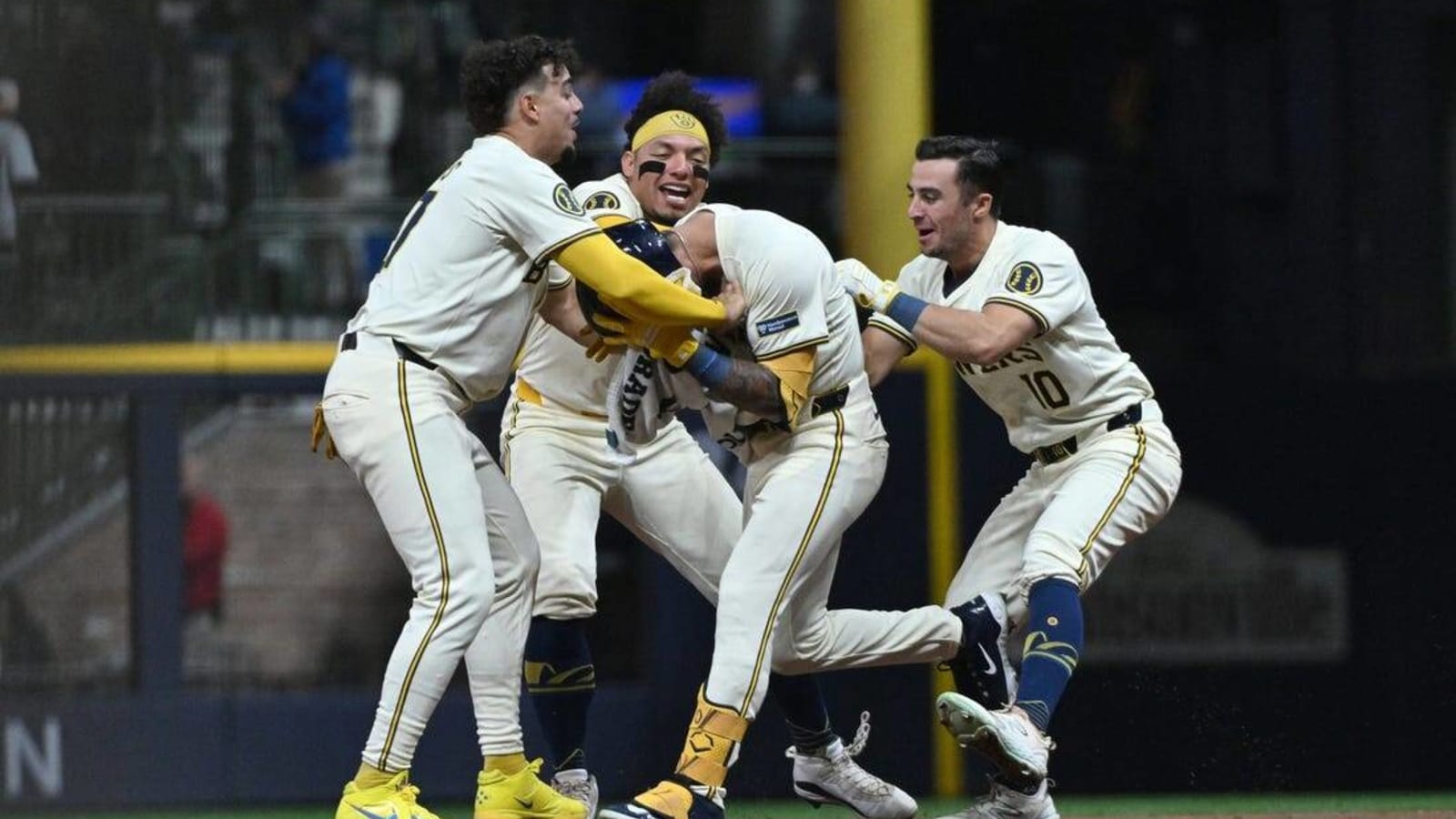 MLB roundup: Brewers win on Joey Ortiz's hit in 11th | Yardbarker