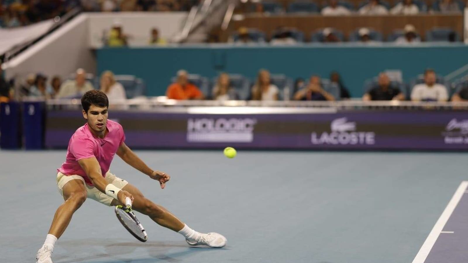 Carlos Alcaraz rolls to victory in first match at Rome | Yardbarker