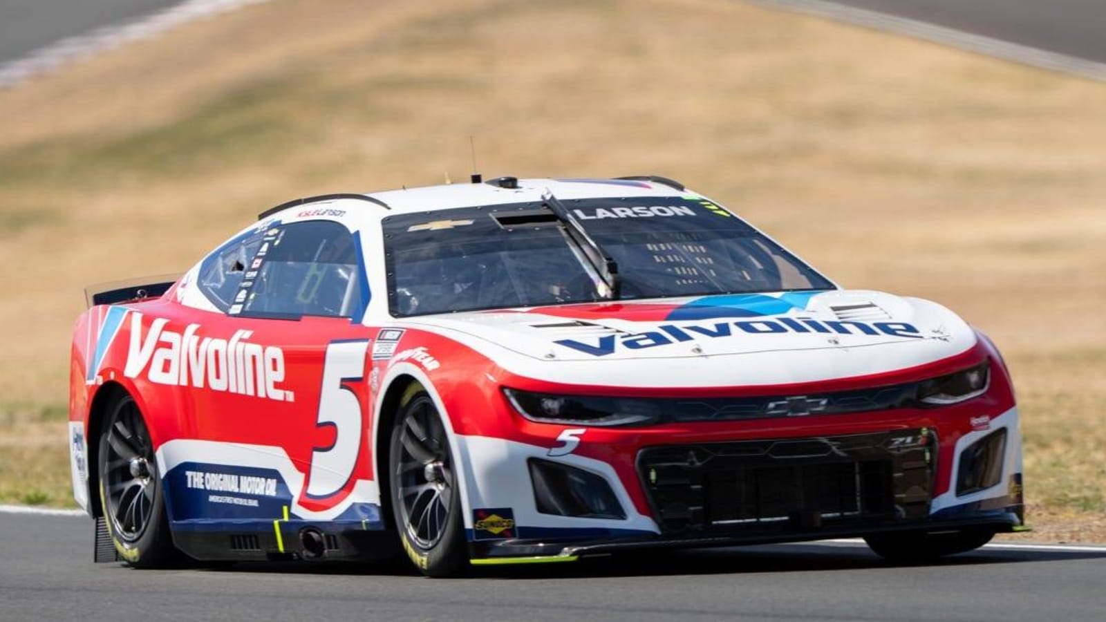 Kyle Larson takes checkered flag at Sonoma road course | Yardbarker