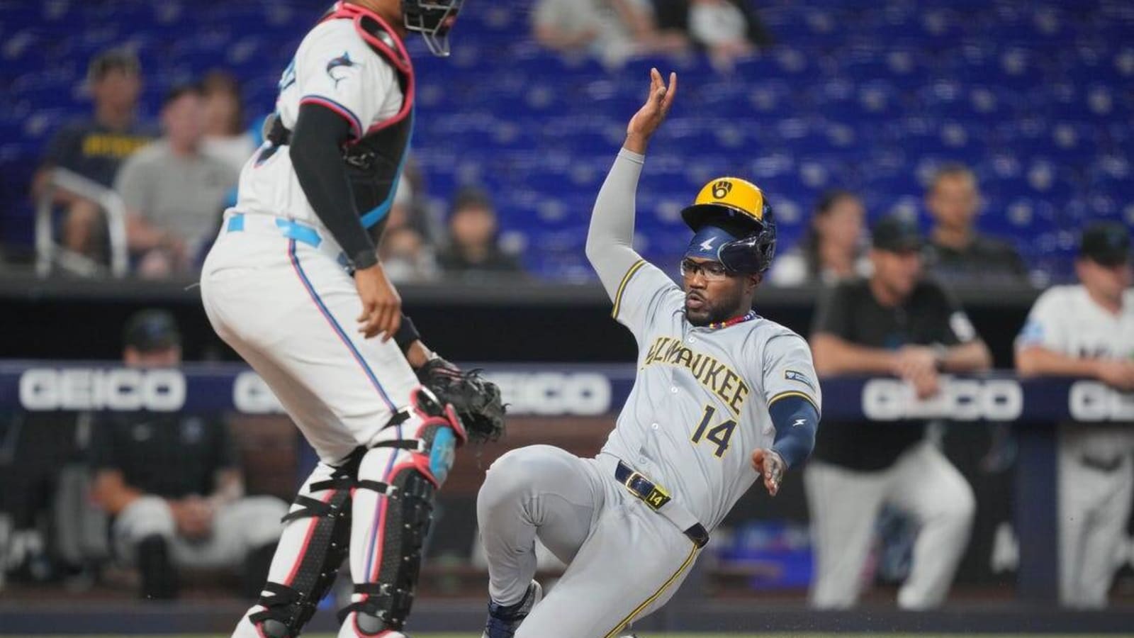 Brewers score three in eighth to rally past Marlins | Yardbarker