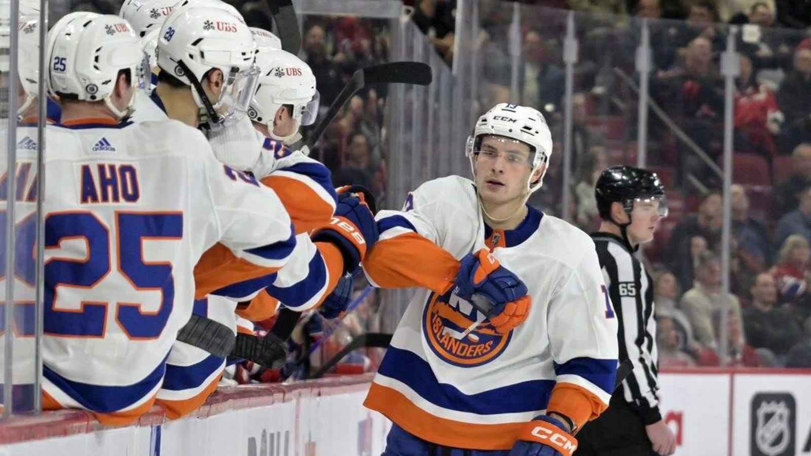Islanders aim to locate offense in clash vs. Panthers | Yardbarker
