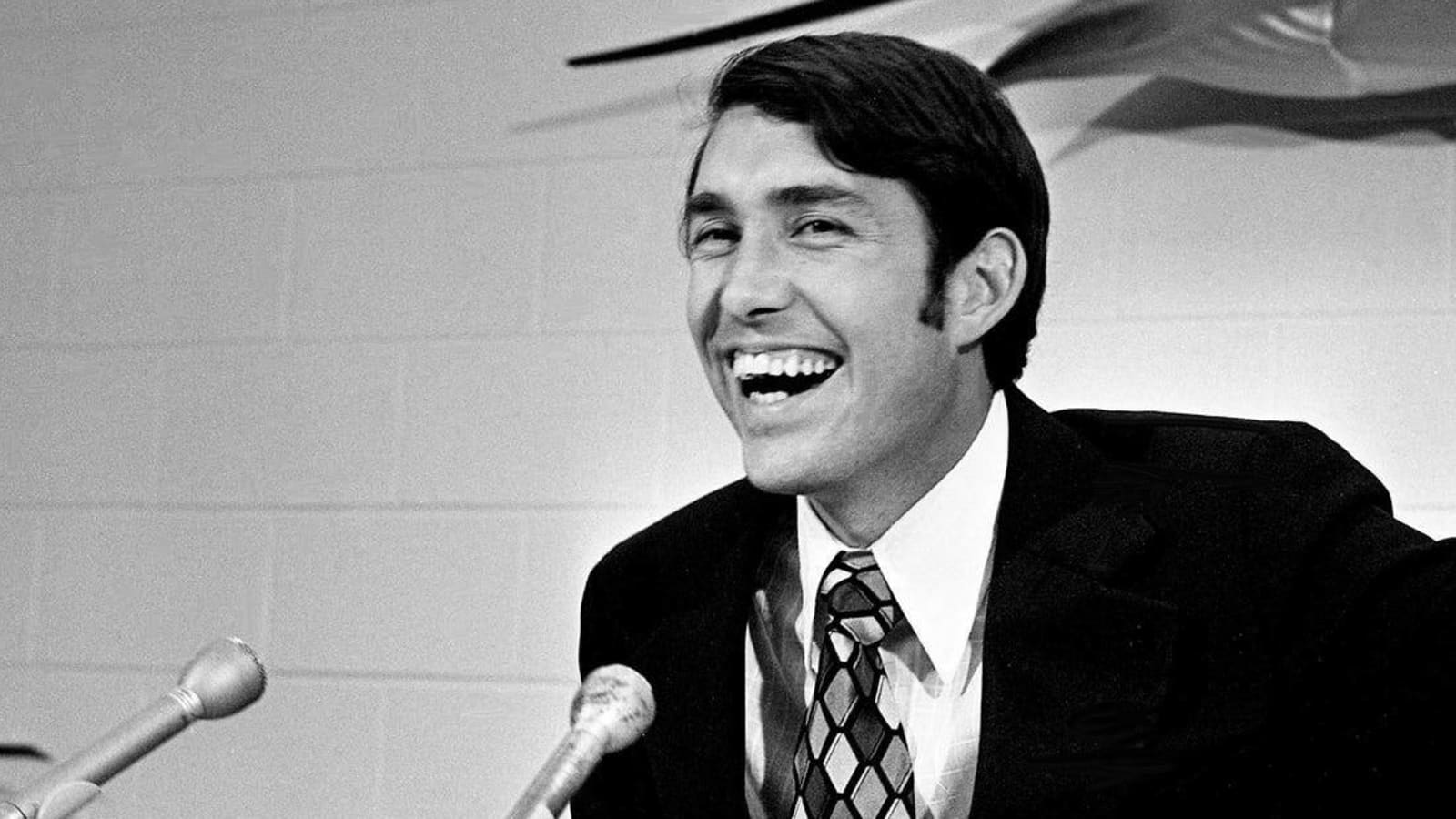 Steve Sloan, longtime coach and Alabama QB, dies at 79 | Yardbarker