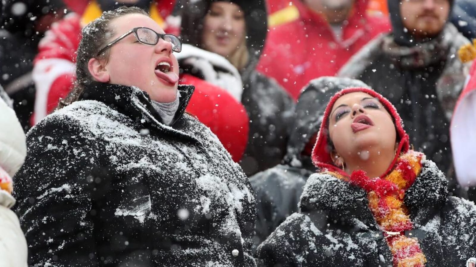 Wild water bottle video at Arrowhead Stadium shows freezing weather ...