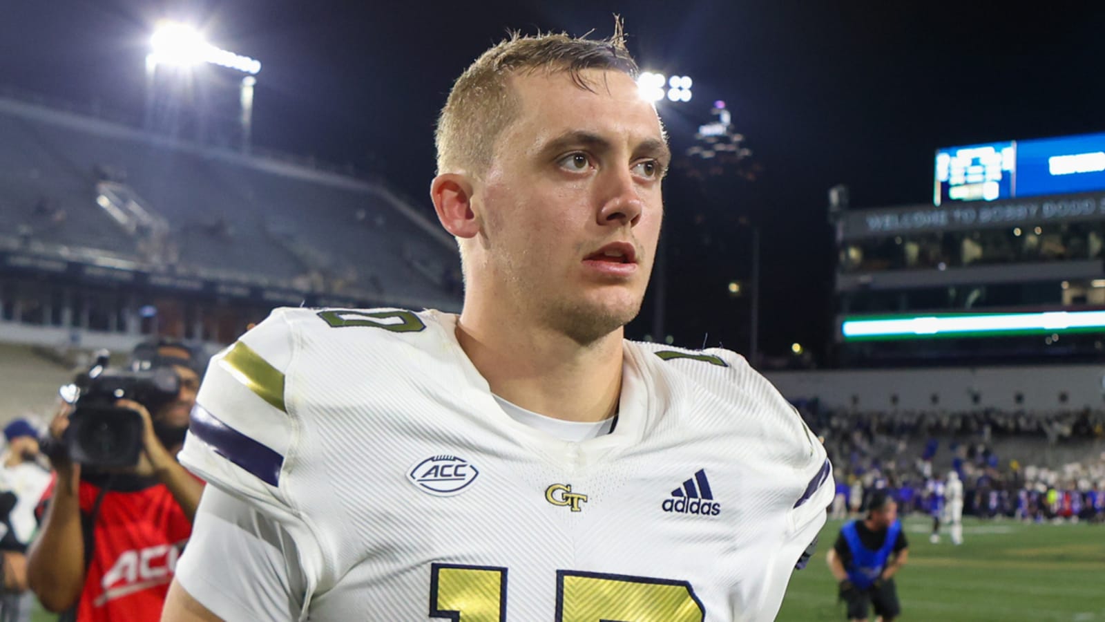 Watch: Georgia Tech QB powers through would-be sack for TD | Yardbarker