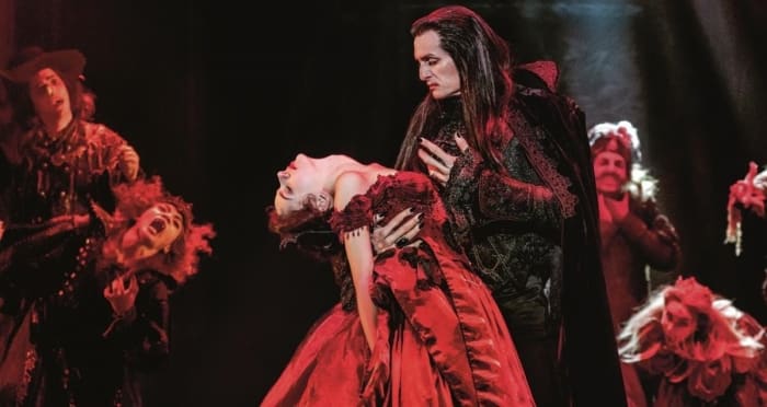 Will THE LOST BOYS Break the Curse of Flop Vampire Musicals? | Yardbarker