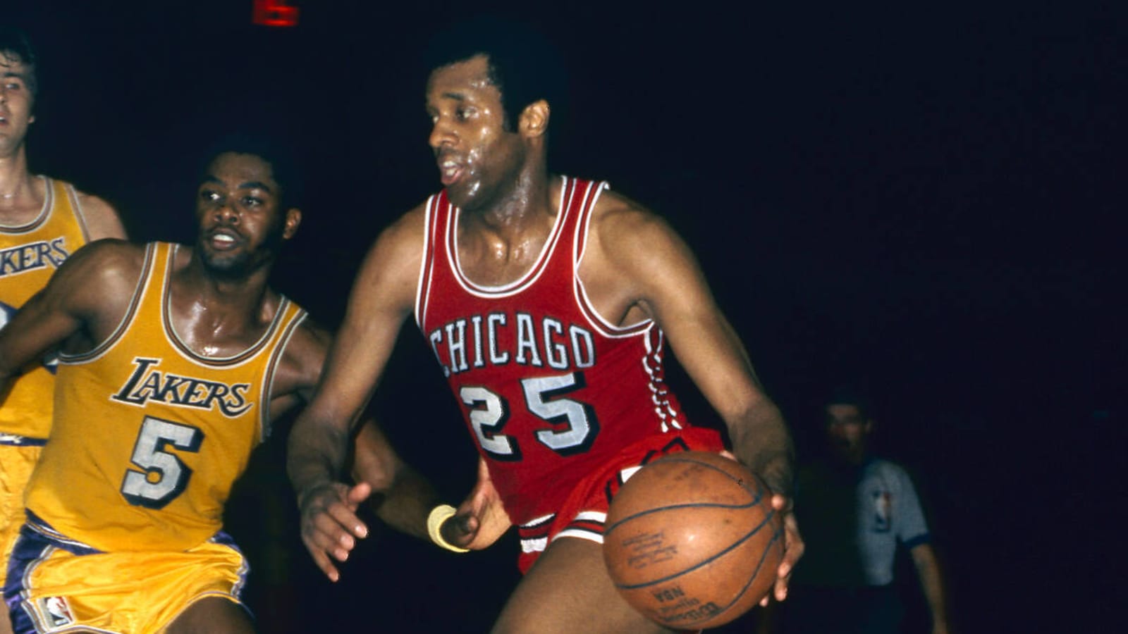Former Bulls, 76ers legend Chet Walker dead at 84 | Yardbarker