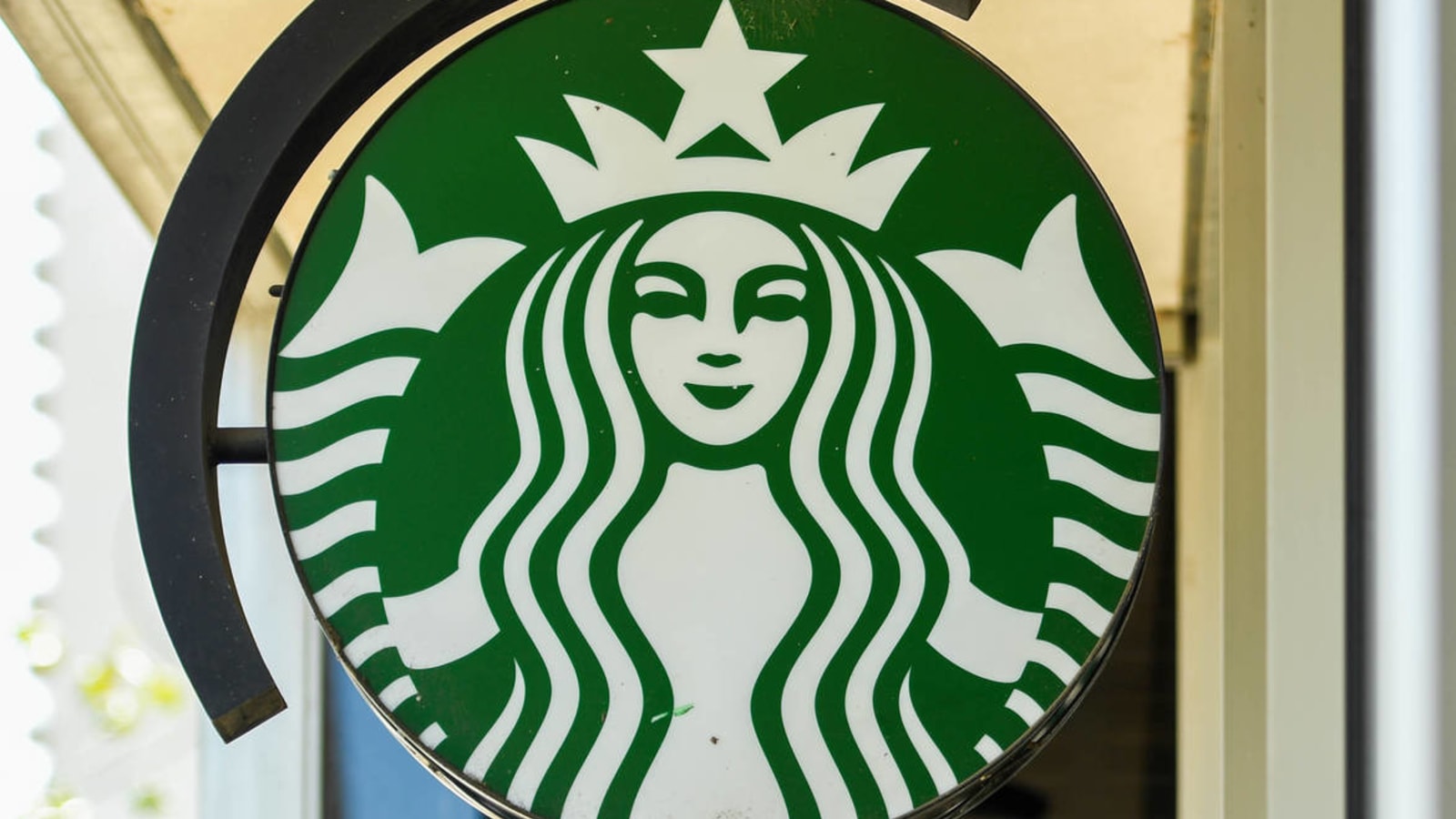 Starbucks files trademark application for stadium naming rights ...