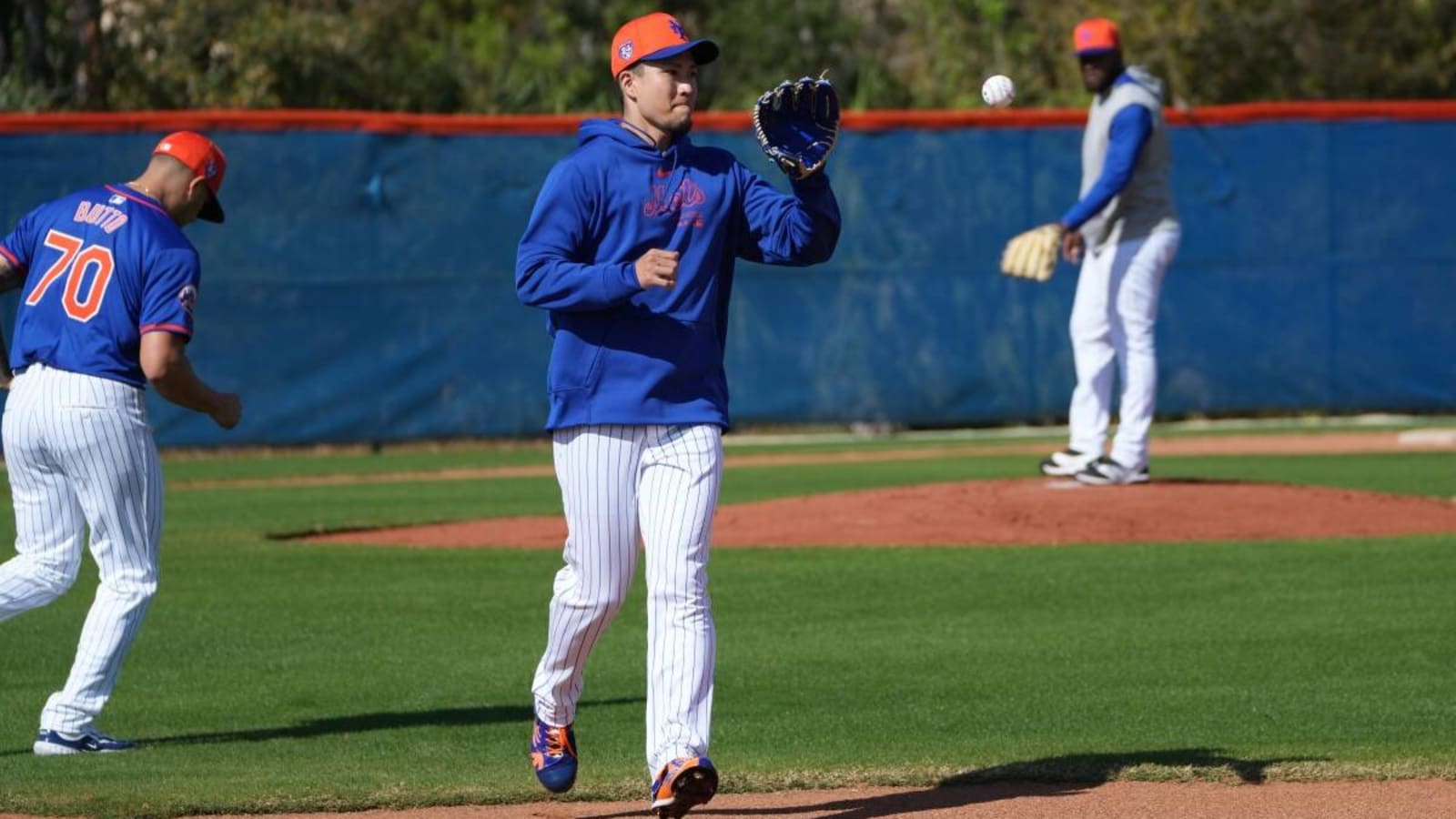 New York Mets Get Horrible News on Ace Pitcher and His Injured Shoulder ...