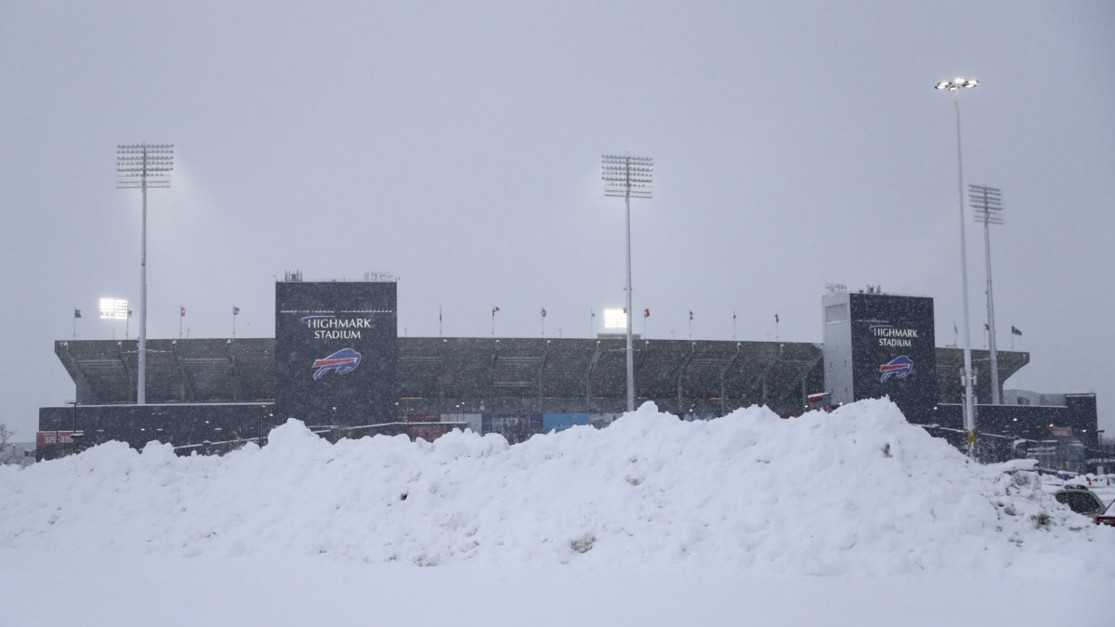 NFL Stadium Getting Tons Of Snow Night Before Game | Yardbarker