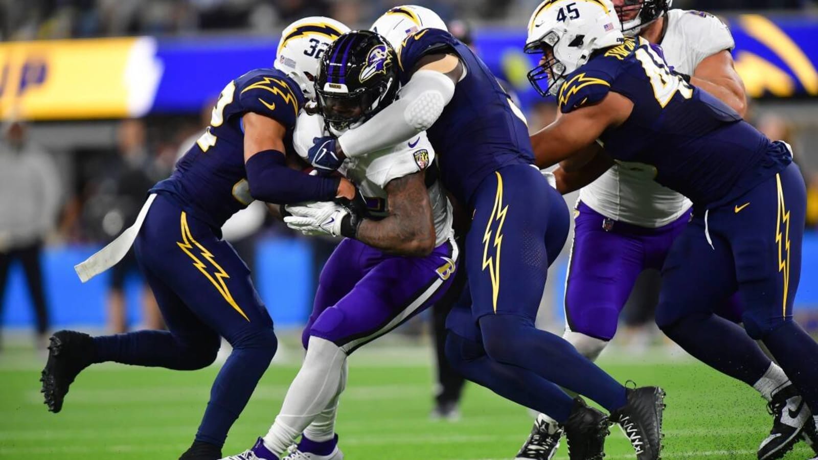 Chargers Lose Former Safety to Carolina Panthers | Yardbarker